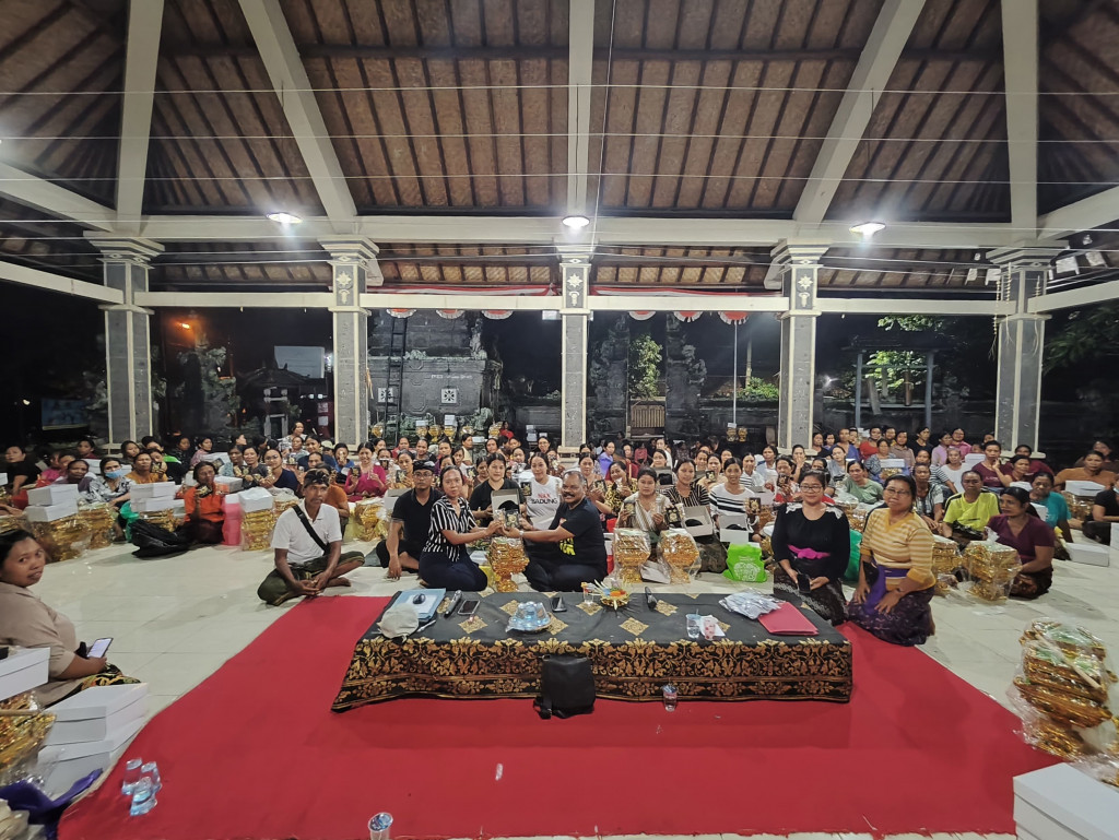 Penyerahan Bantuan Sarana dan Prasarana Untuk Krama Istri Desa Sembung ...
